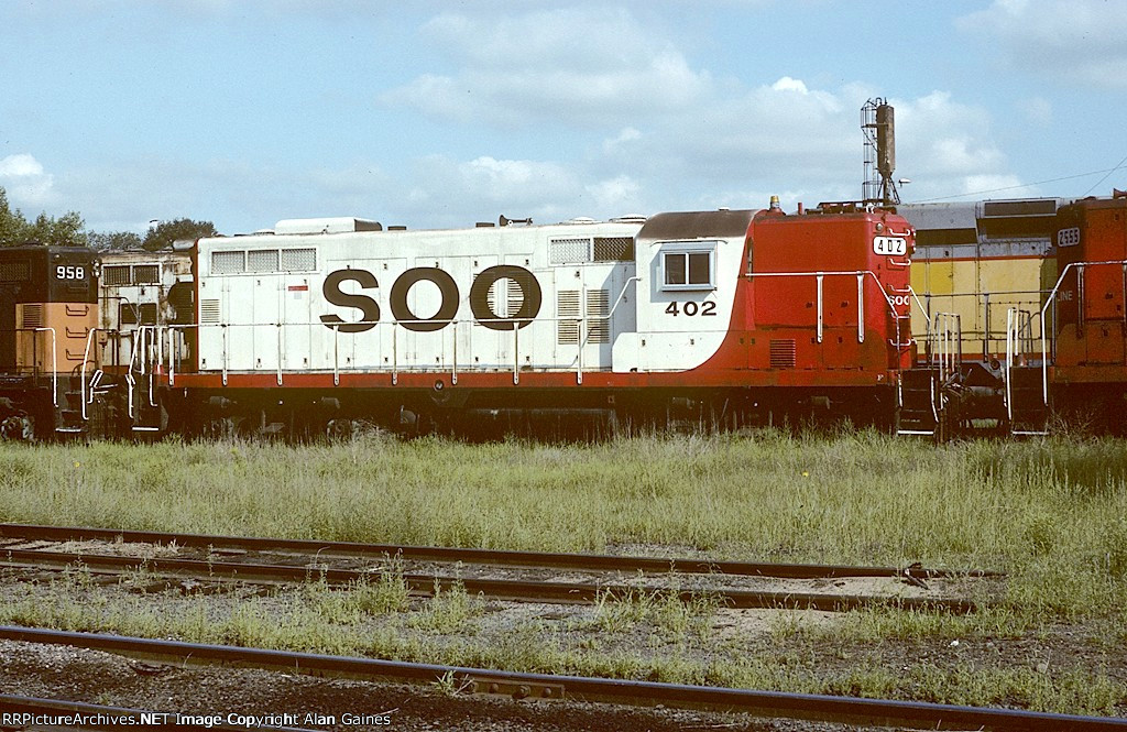Soo Line GP9 402